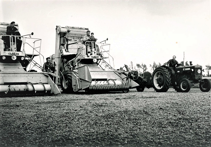 Foto's uit de oude doos van: Riemens Mechanisatie II