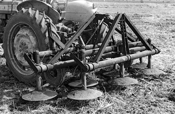 Foto's uit de oude doos van: Landbouwmechanisatie - 1970 VII