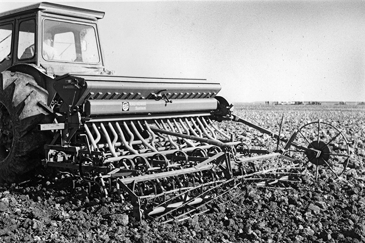 Foto's uit de oude doos van: Landbouwmechanisatie - 1970 VIII